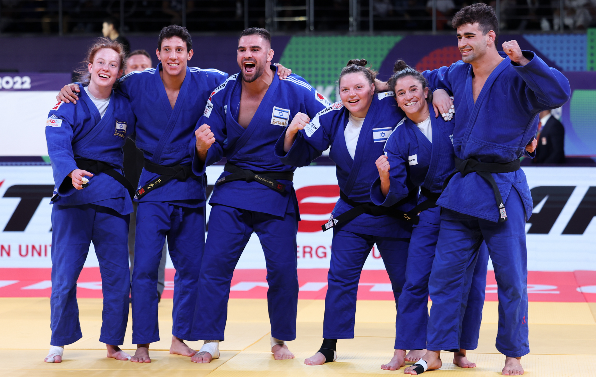 OLYMPIC MIXED TEAM MEDALLISTS COME TOGETHER AGAIN ON WORLD PODIUM ...