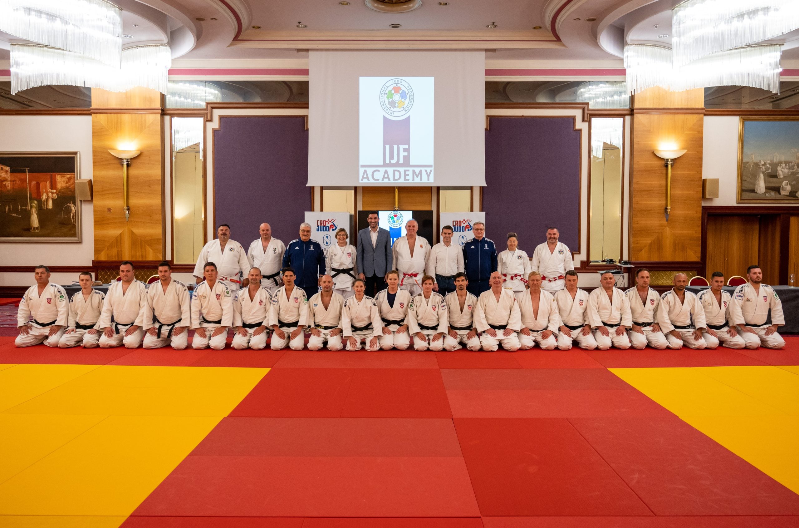 EJU PRESIDENT DR TÓTH VISITS IJF ACADEMY IN ZAGREB - European Judo Union